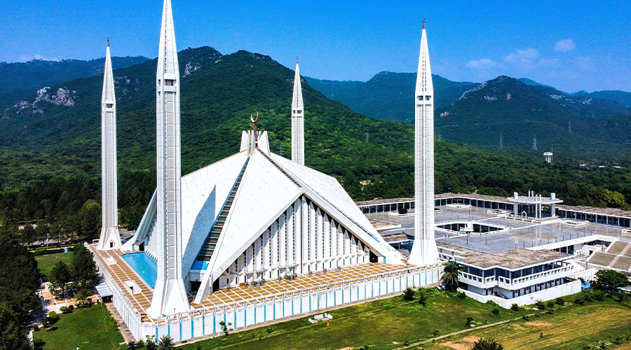The Most Beautiful Mosques Of Pakistan | Travel Diaries - MAG THE WEEKLY