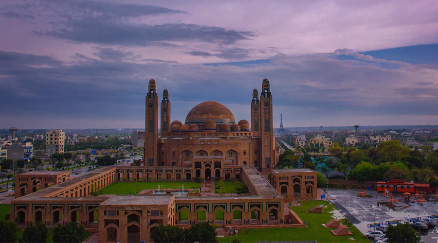 The Most Beautiful Mosques Of Pakistan | Travel Diaries - MAG THE WEEKLY
